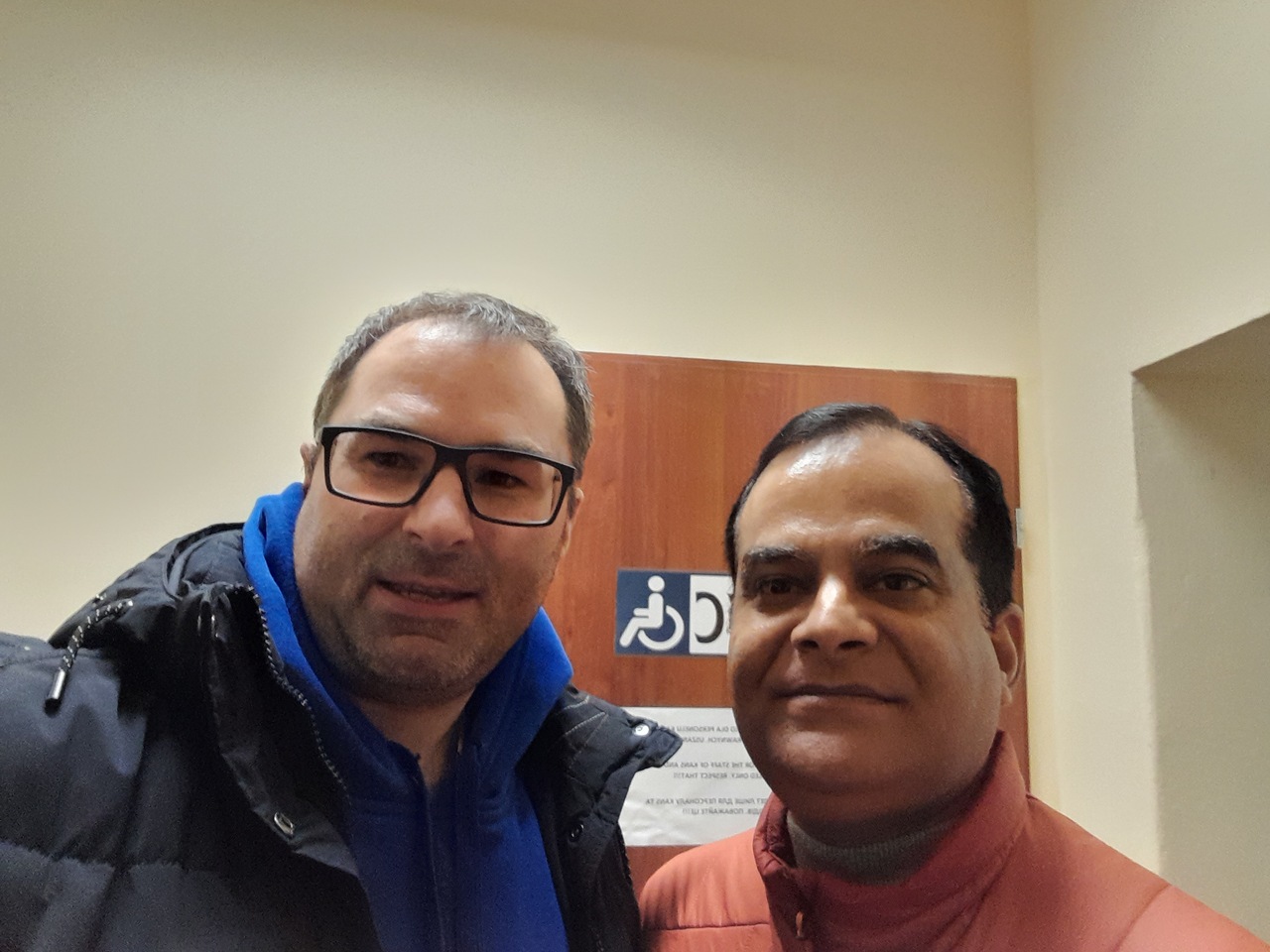 dr Sudeep Tanwar, prof. z Nirma University w Ahmedabadzie, Indie ...